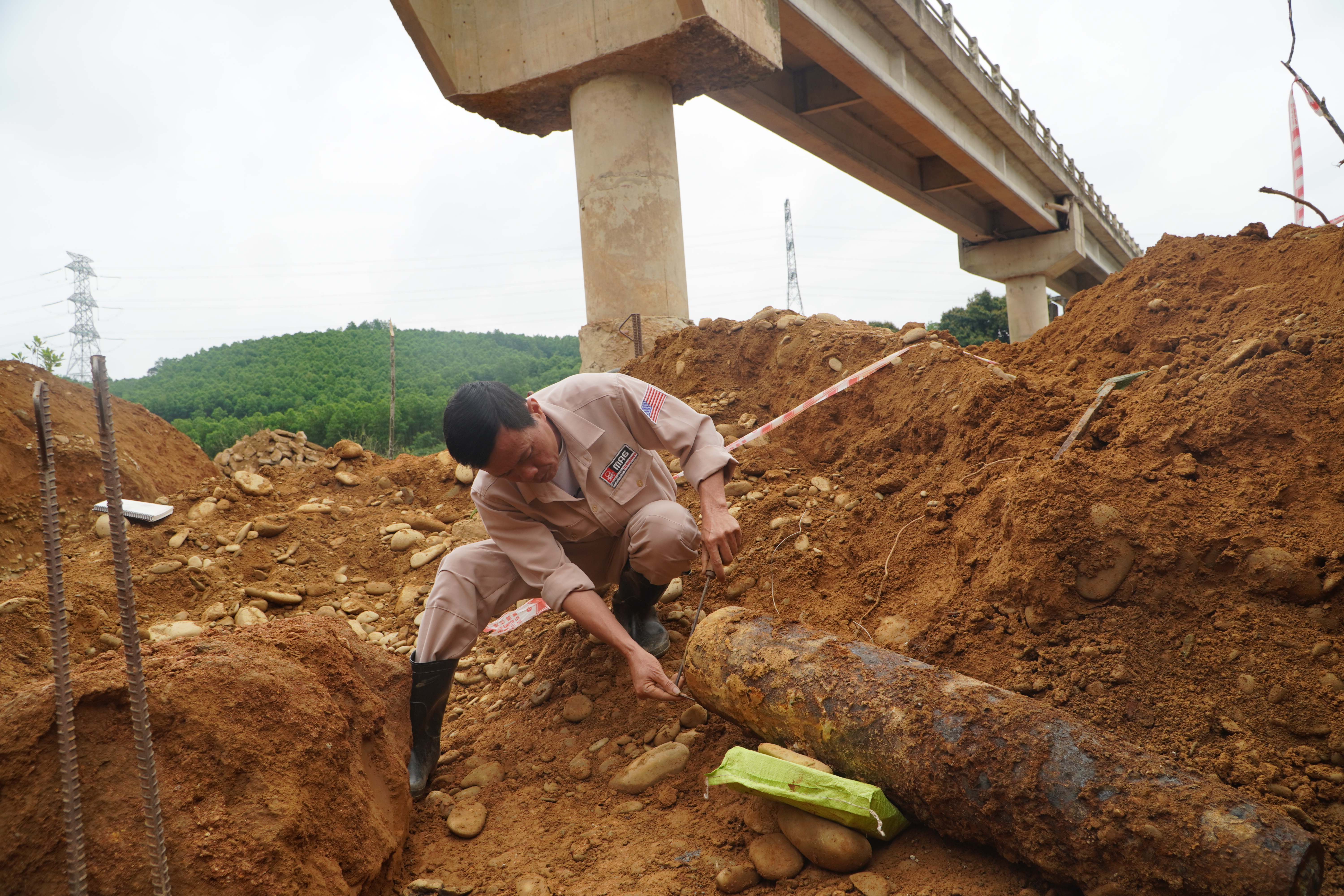MAG safely removes 118KG bomb from bridge foundation in Vietnam | MAG US